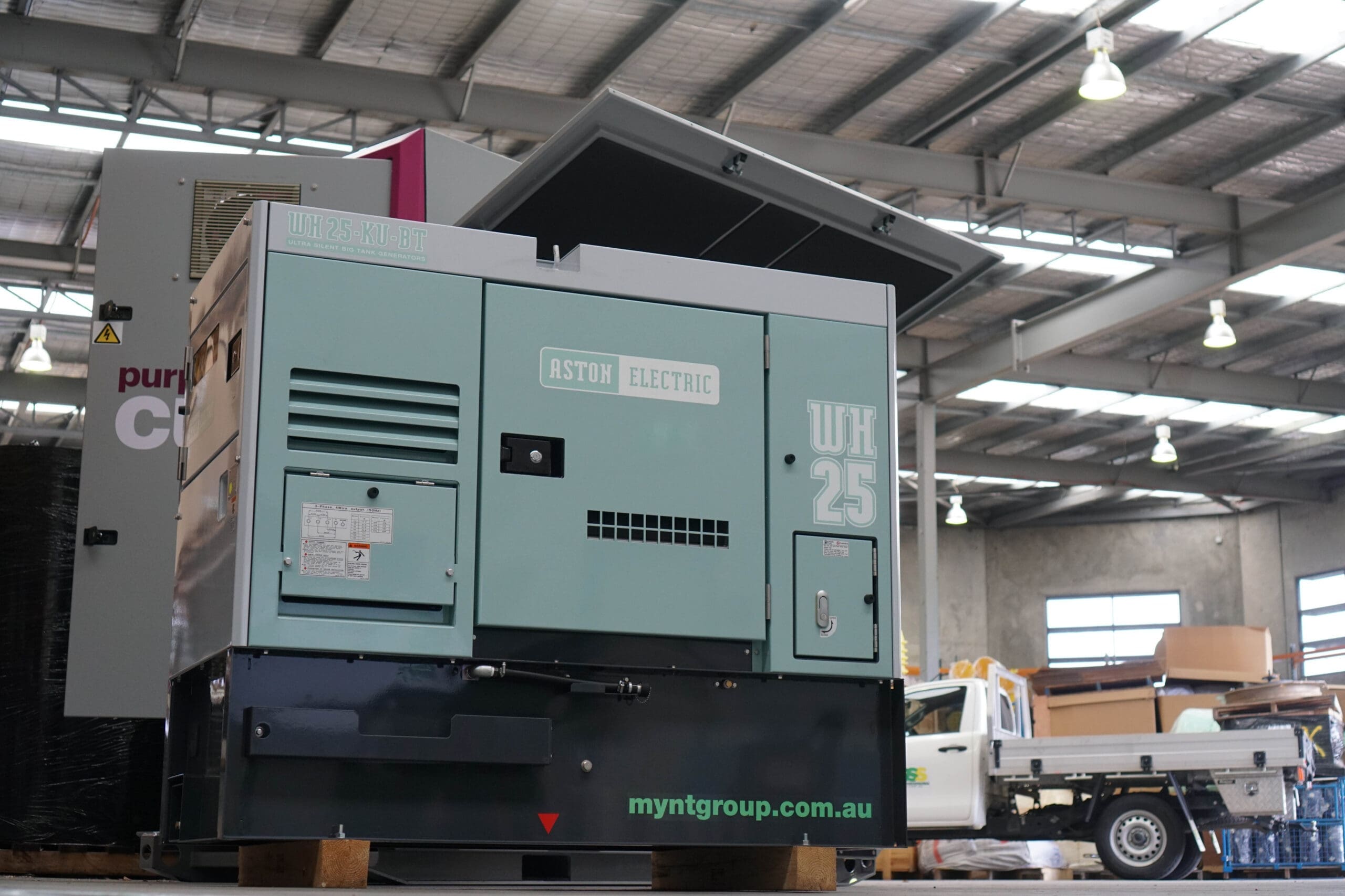 WH 25-KU-BT Ultra Silent Mobile Generator